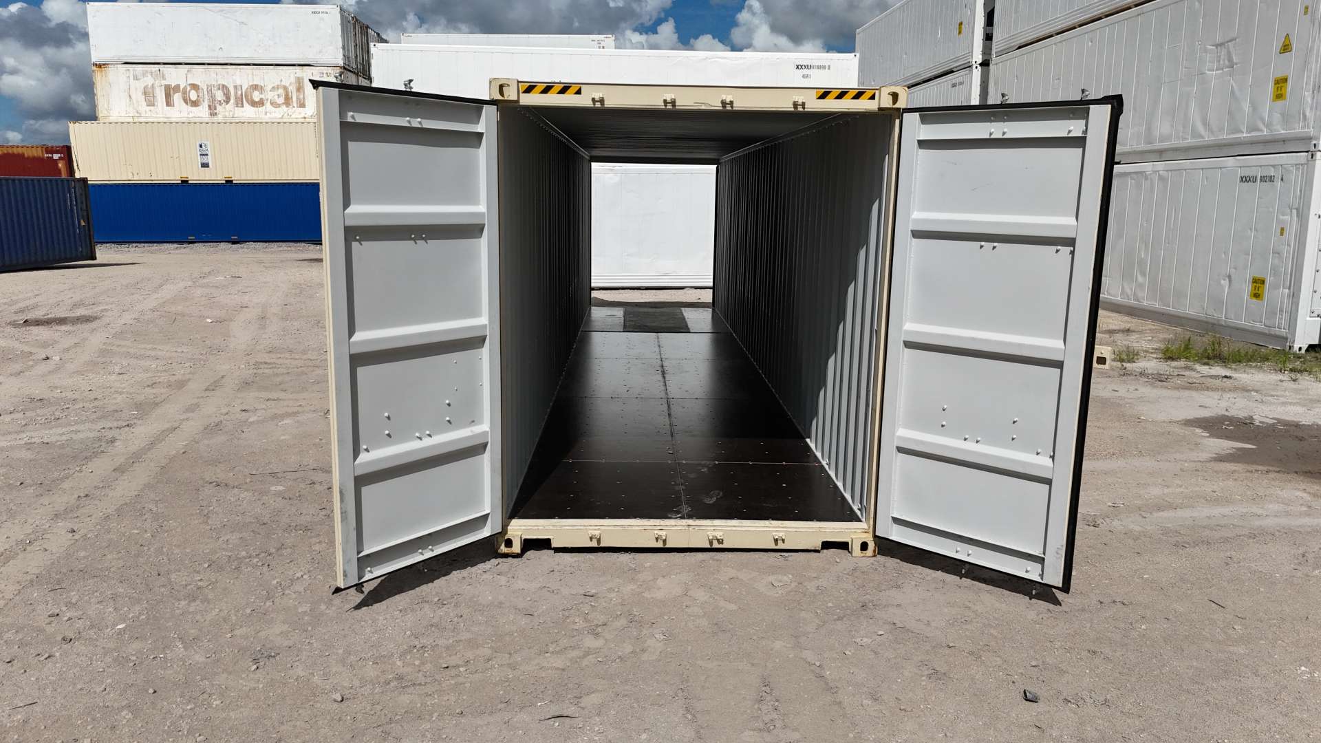 40'HC Double Door Dry Container - RAVA Group Container Services